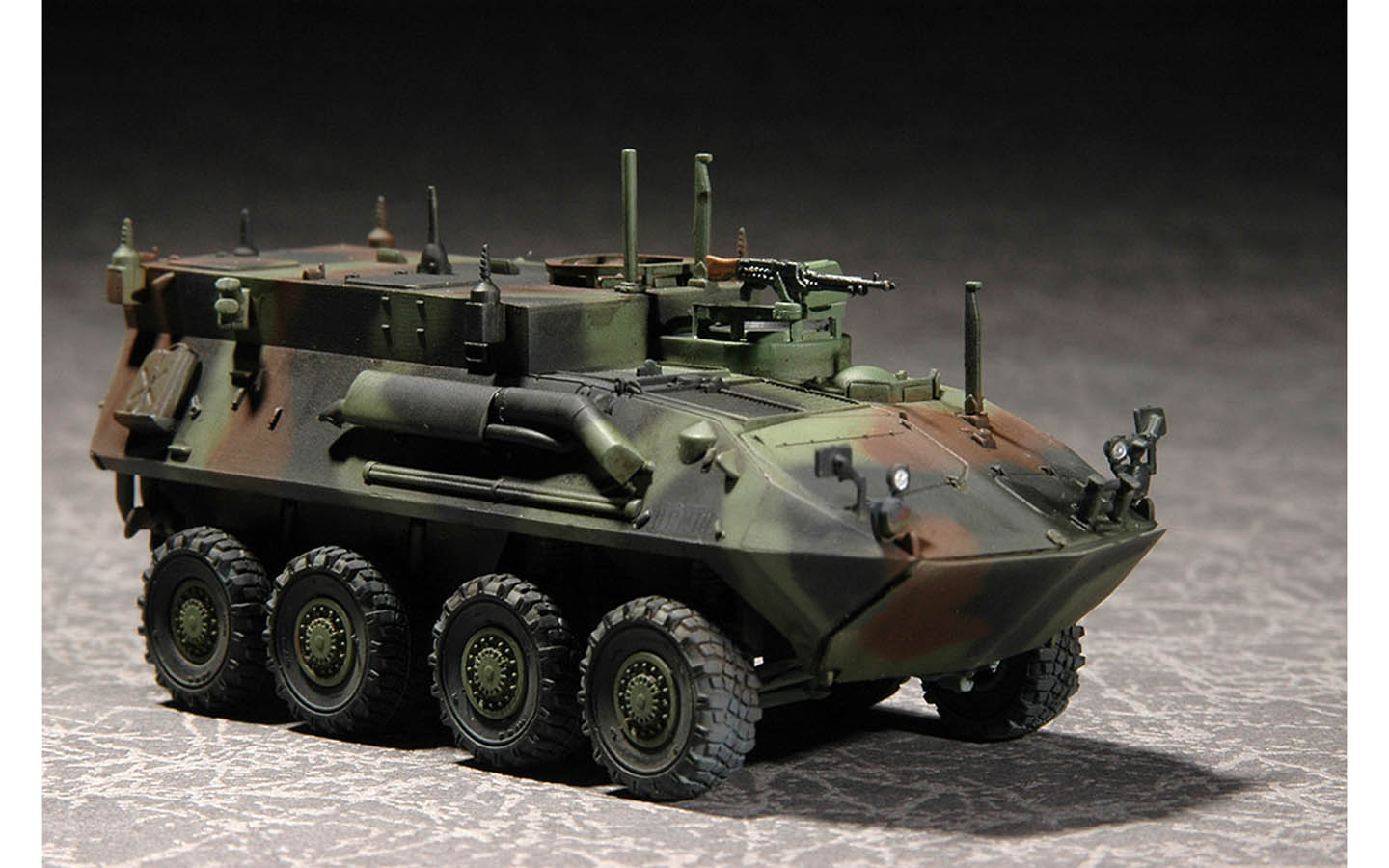 USMC LAV-C2 (Command & Control) - Trumpeter 07270 | kingshobby.com