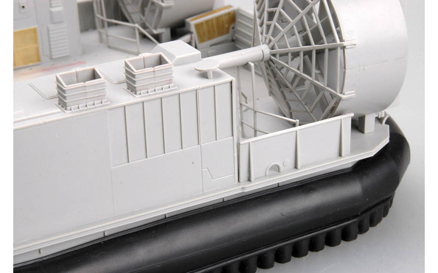 JMSDF Landing Craft Air Cushion (LCAC) - Trumpeter 07301 | kingshobby.com