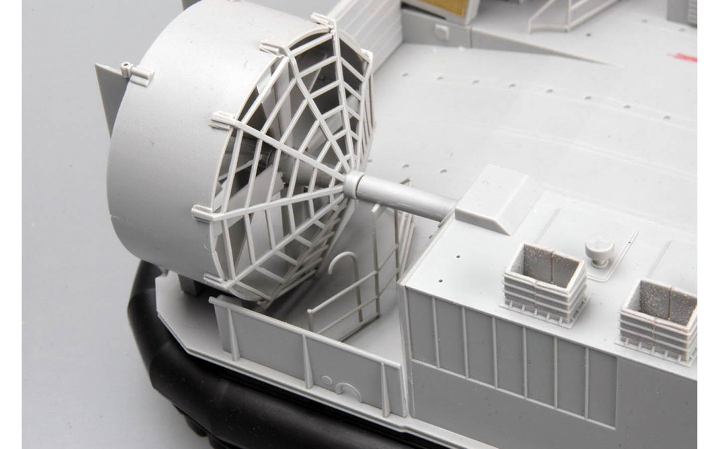 JMSDF Landing Craft Air Cushion (LCAC) - Trumpeter 07301 | kingshobby.com