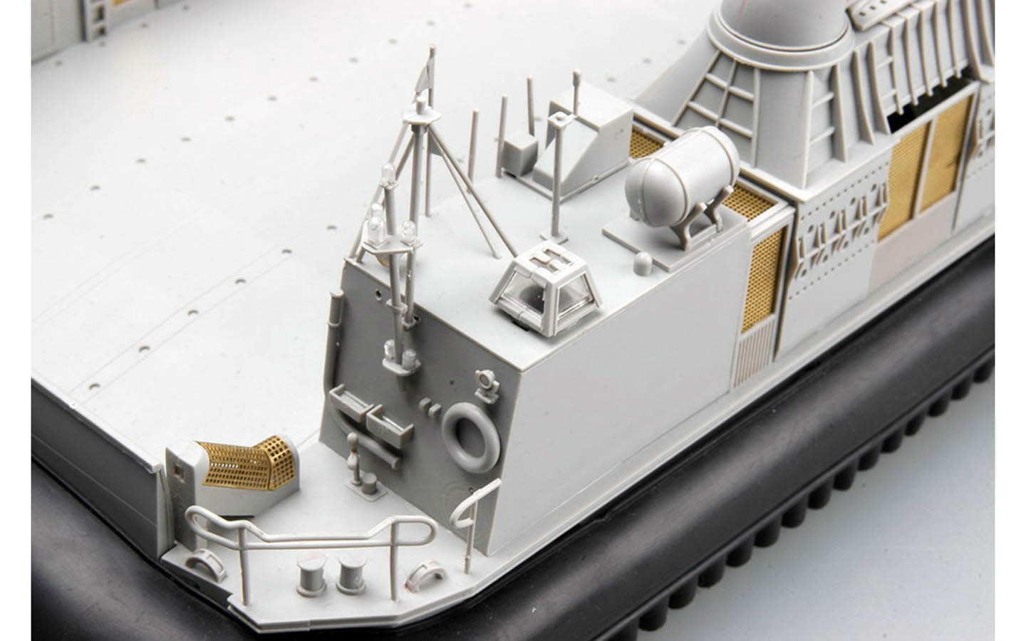 JMSDF Landing Craft Air Cushion (LCAC) - Trumpeter 07301 | kingshobby.com