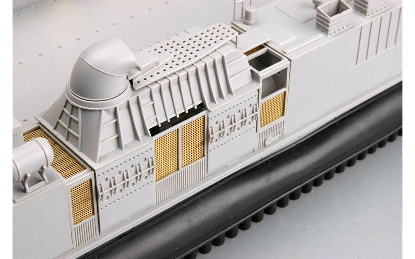 JMSDF Landing Craft Air Cushion (LCAC) - Trumpeter 07301 | kingshobby.com