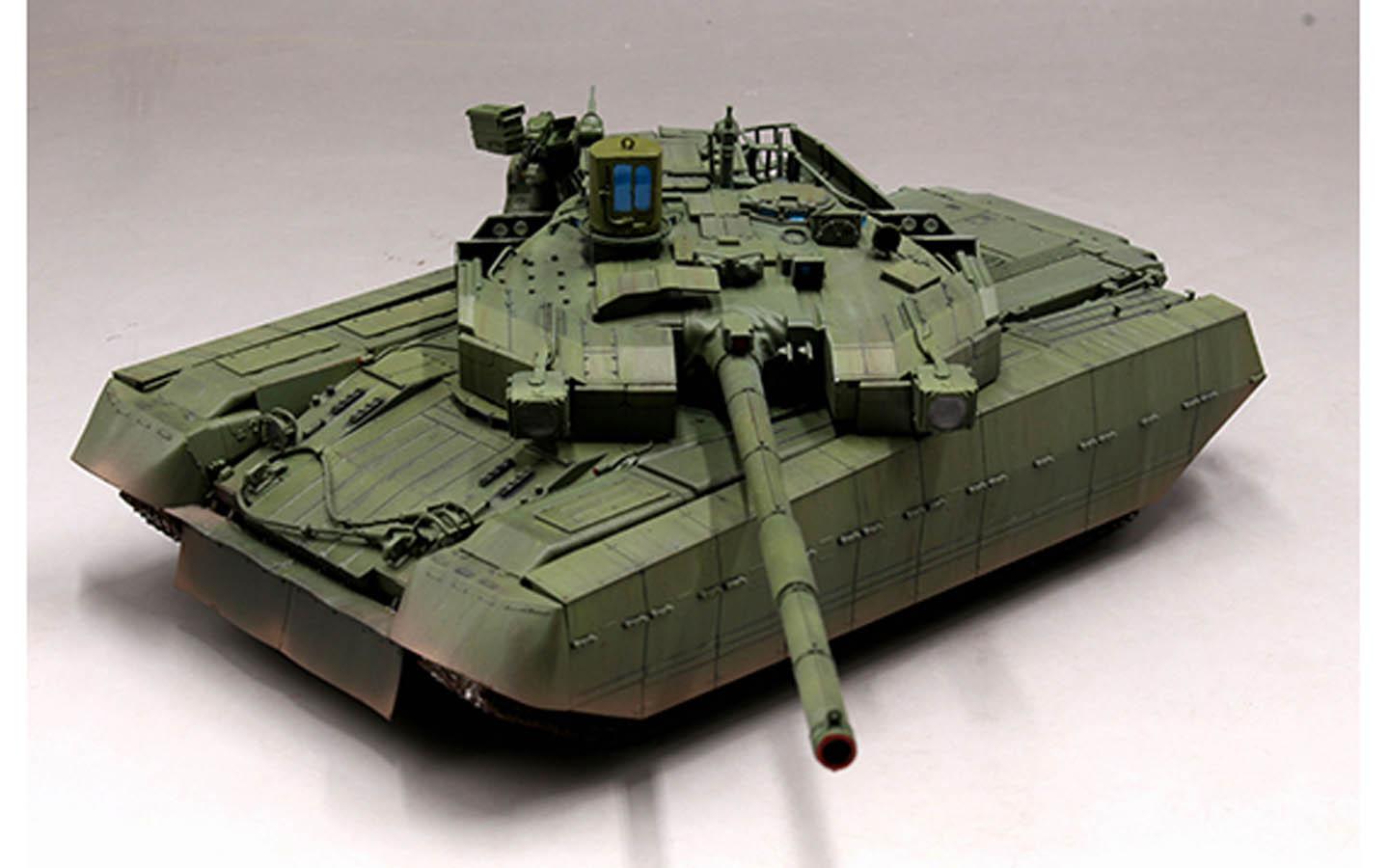 Ukrainian T-84BM Oplot MBT - Trumpeter 09512 | kingshobby.com