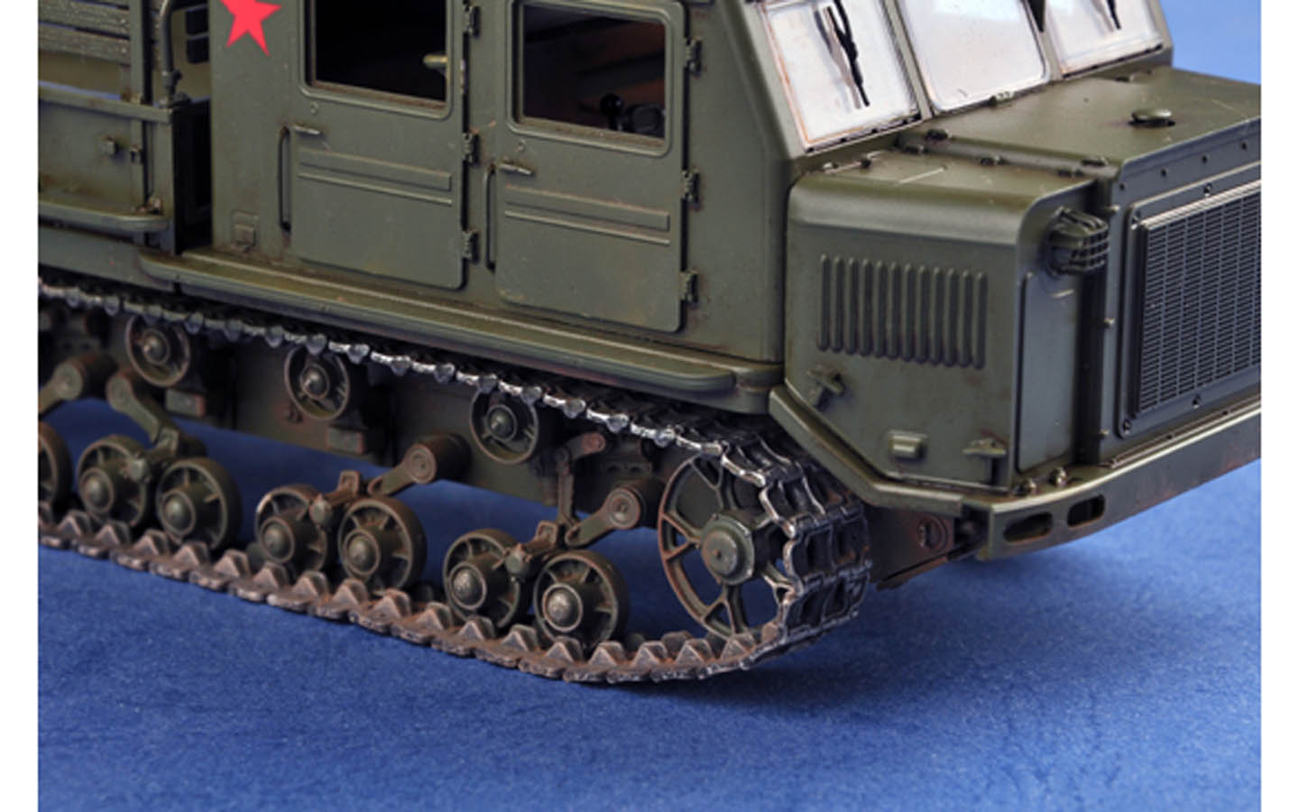 Russian AT-S Tractor - Trumpeter 09514 | kingshobby.com