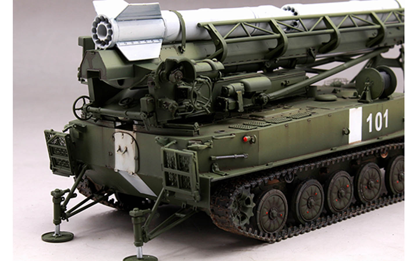 2P16 Launcher with Missile of 2k6 Luna (FROG-5) - Trumpeter 09545 ...