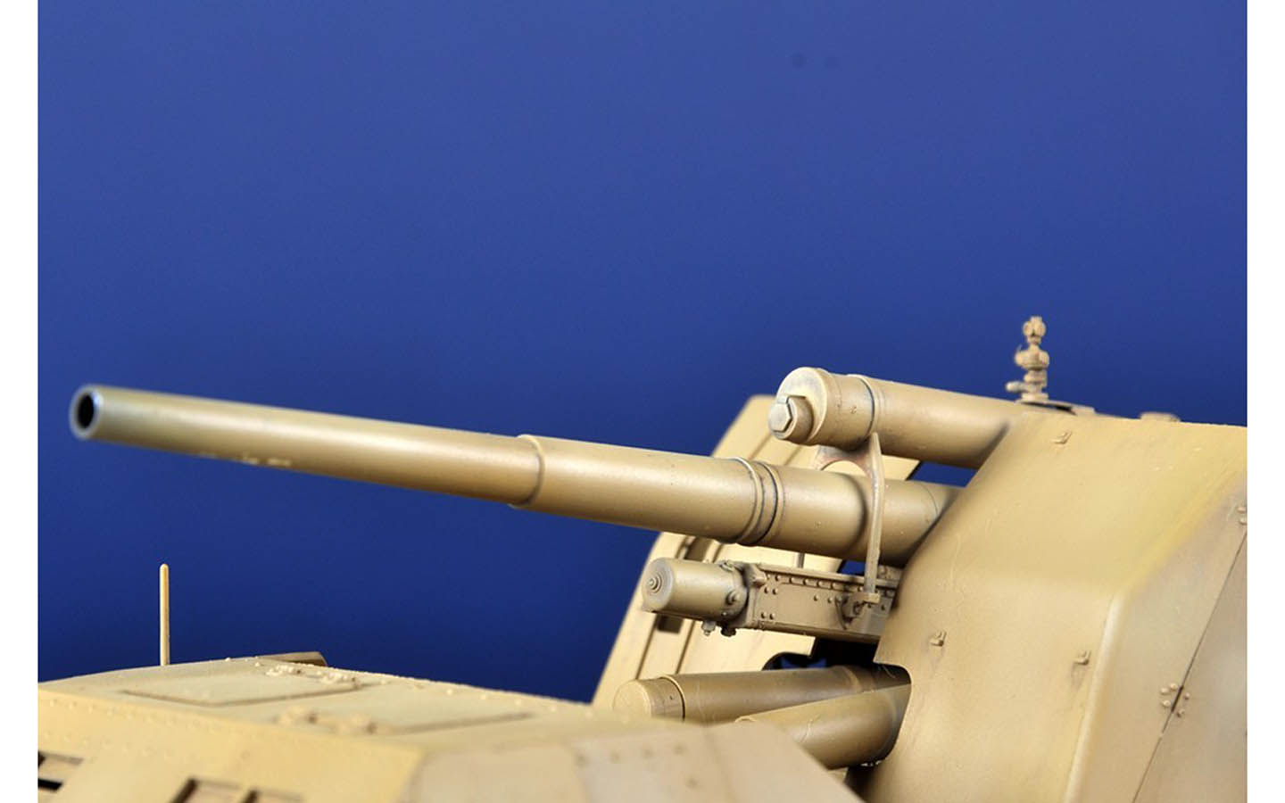 Schwerer Zugkraftwagen 18t with 8.8cm Flak - Trumpeter 09577 ...