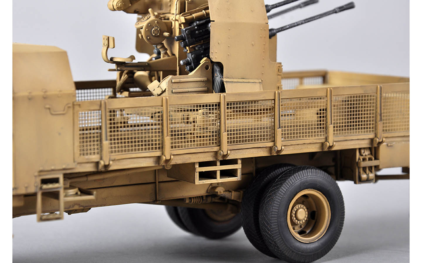 L4500A mit 2cm Flak 38 - Trumpeter 09596 | kingshobby.com