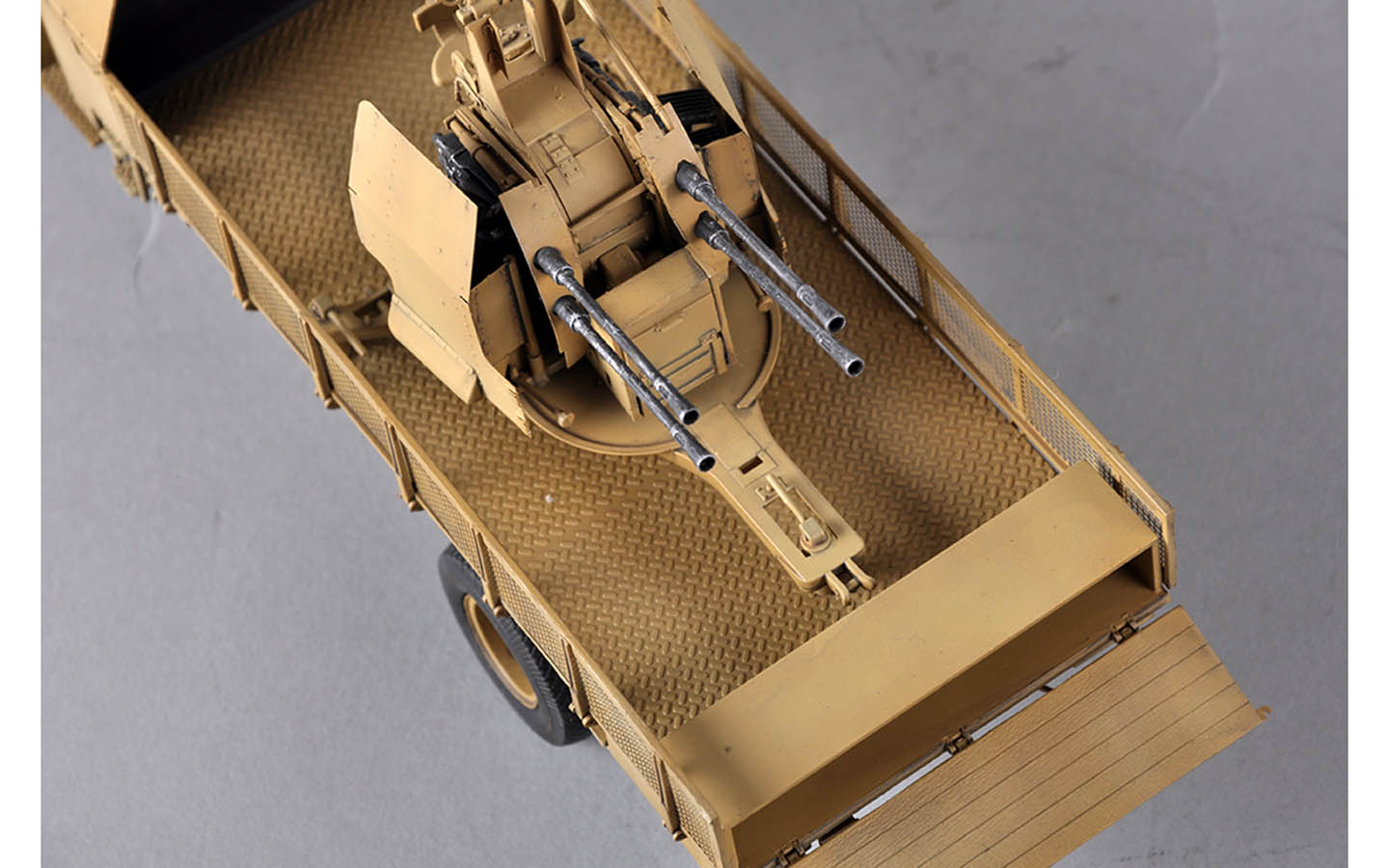 L4500A mit 2cm Flak 38 - Trumpeter 09596 | kingshobby.com