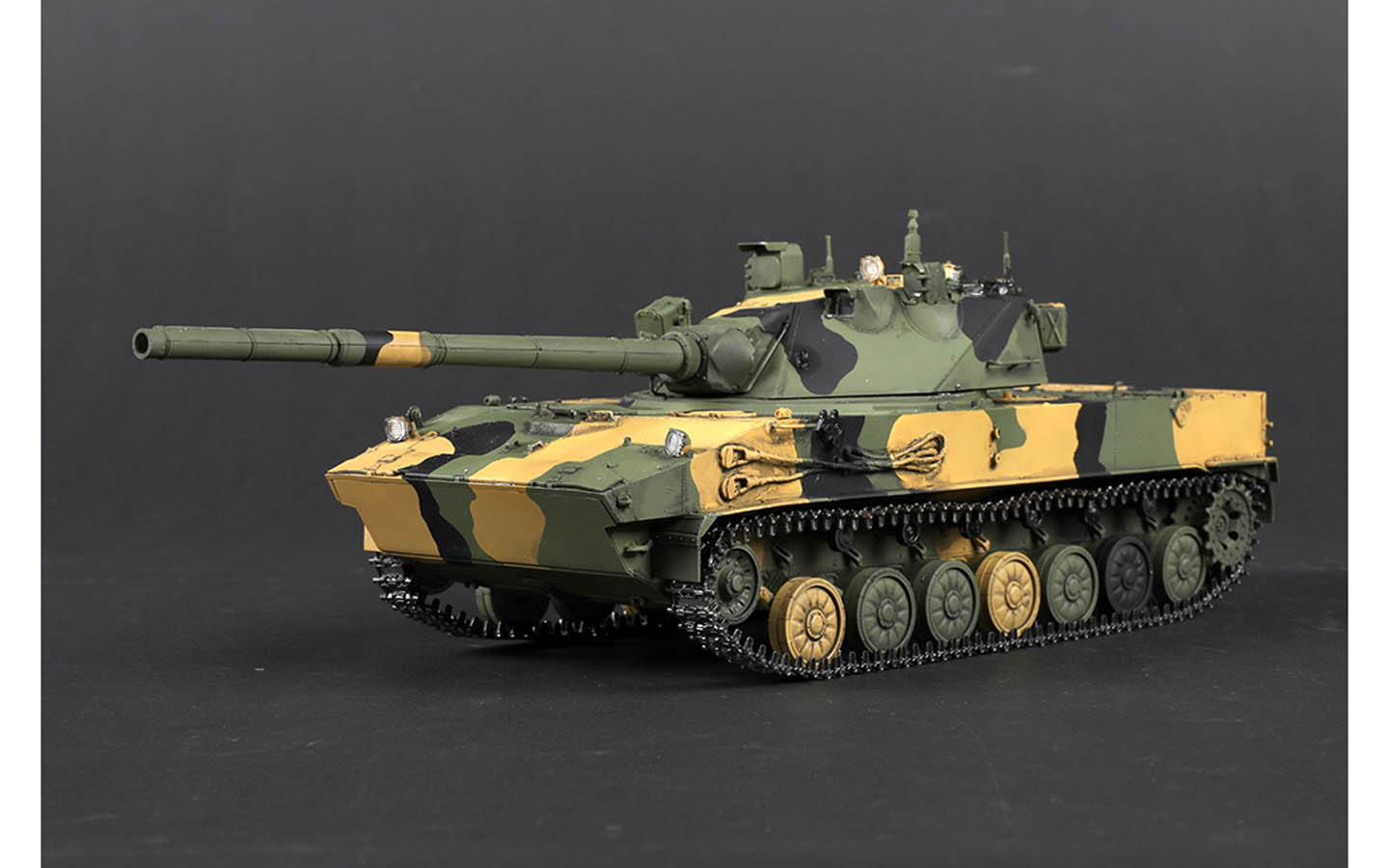 2S25 Sprut-SD Amphibious Light Tank - Trumpeter 09599 | kingshobby.com