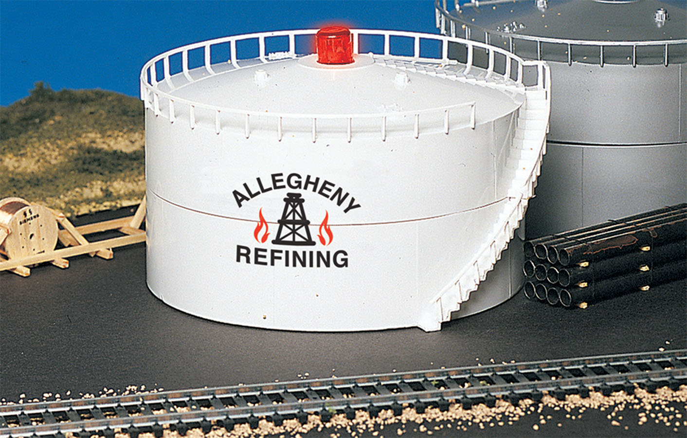 Allegheny Oil Storage Tank with Blinking LED Light - HO Scale ...