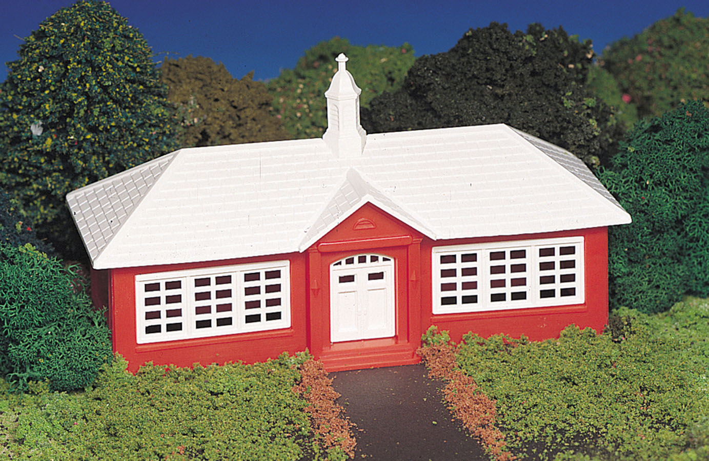 School House - HO Scale - Bachmann Trains 45133 | kingshobby.com
