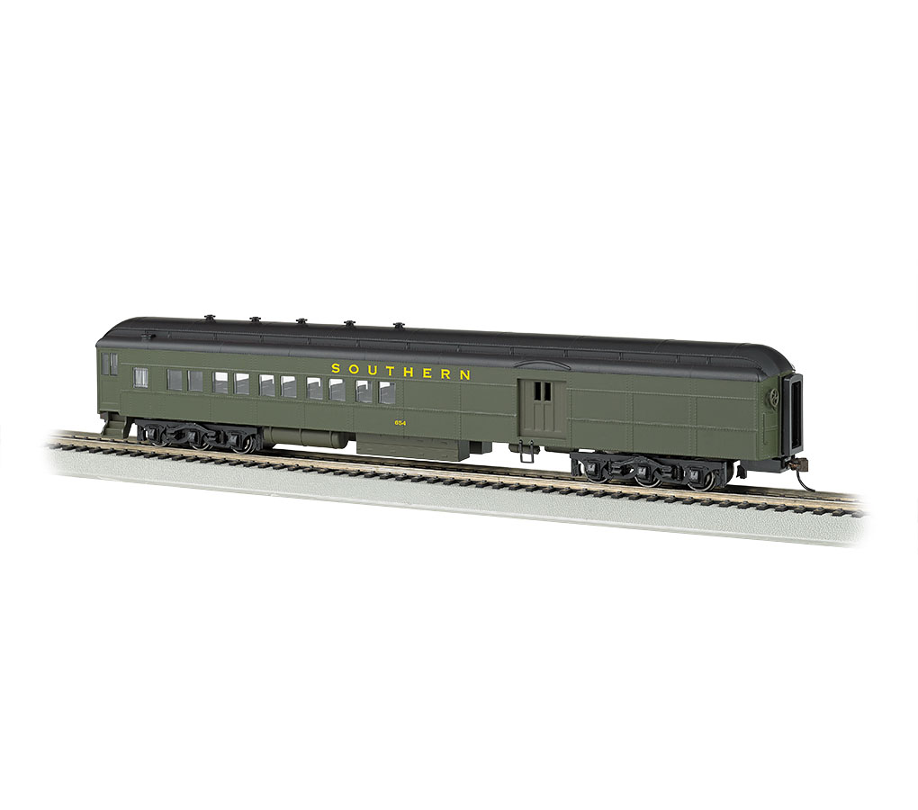 Southern #654 - 72 ft Heavyweight Combine with 2 Window Door - Bachmann ...