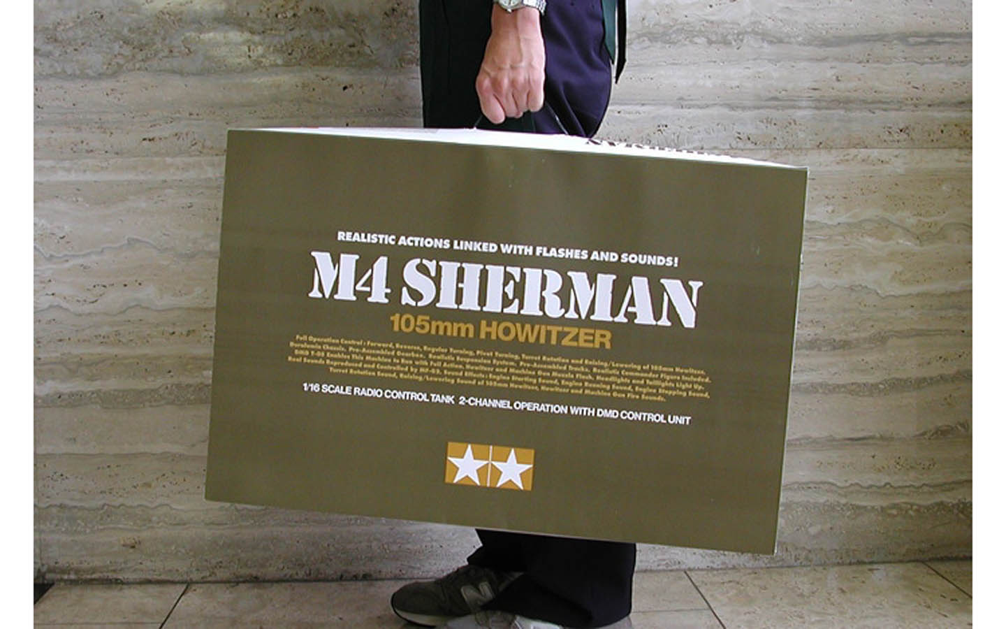 RC M4 Sherman 105mm Howitzer, Full-Option Kit - Tamiya 56014 ...