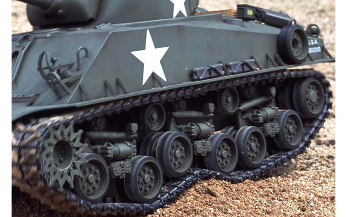 RC M4 Sherman 105mm Howitzer, Full-Option Kit - Tamiya 56014 ...