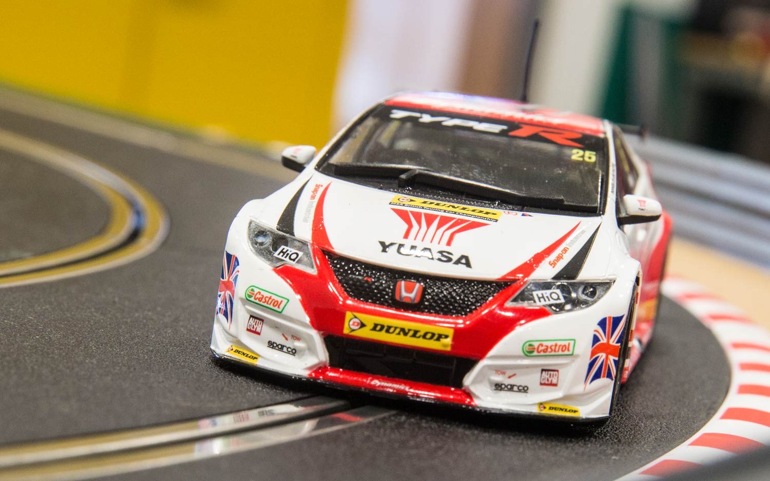 BTCC Honda Civic Type R - Matt Neal Donington Park 2015 - Scalextric ...