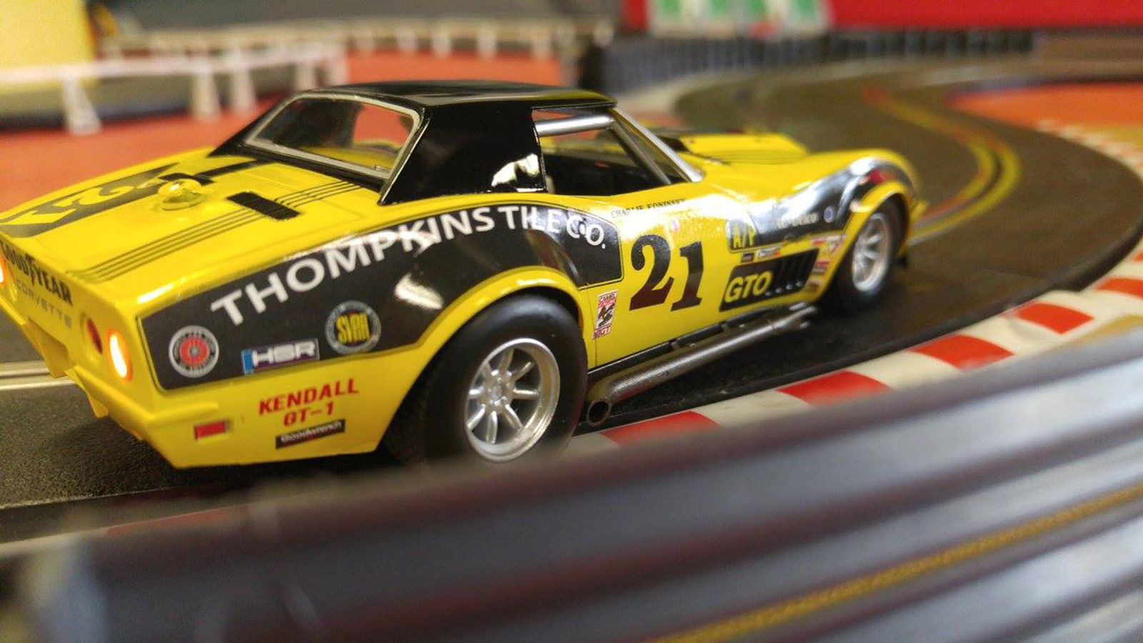 Chevrolet Corvette Stingray L88 - Scalextric C3726 | kingshobby.com