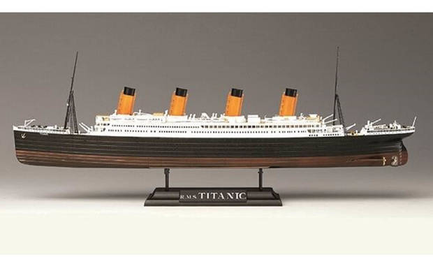 R.M.S. Titanic LED Set - Academy 14220 | kingshobby.com