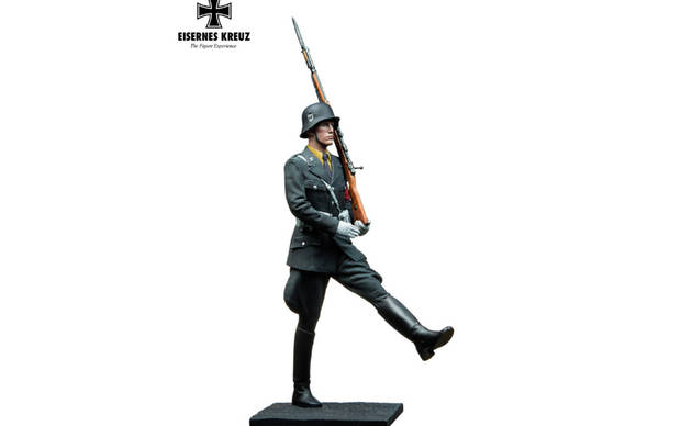 Soldat im Stechschritt LAH, 1939 (1:16) - Andrea EK16-F011 | kingshobby.com