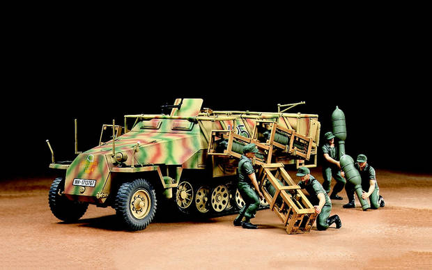 MTL.SPW.SD.KFZ 251/1 Ausf.D - Stuka Zu Fuss - Tamiya 32566 | kingshobby.com