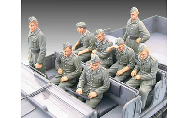 German 18T Heavy Half Track - Tamiya 35239 | kingshobby.com