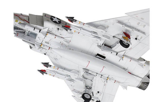 Mcdonnell F-4B Phantom II - Tamiya 61121 | kingshobby.com