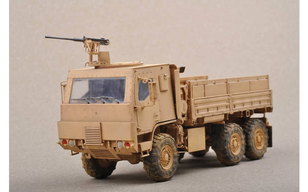 M1083 FMTV (Armored Cab) - Trumpeter 01008 | kingshobby.com