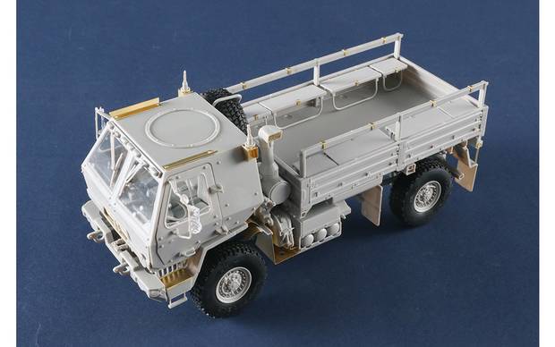 M1078A1P2 2.5 Ton LMTV Cargo Truck - Trumpeter 01097 | kingshobby.com