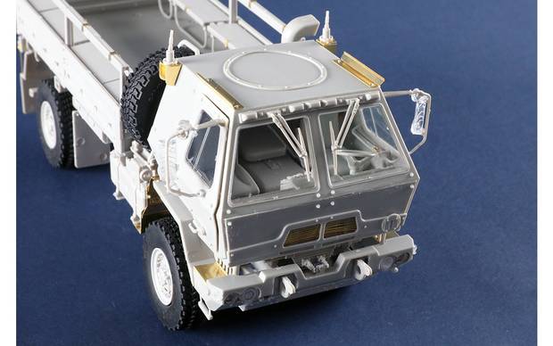 M1078A1P2 2.5 Ton LMTV Cargo Truck - Trumpeter 01097 | kingshobby.com