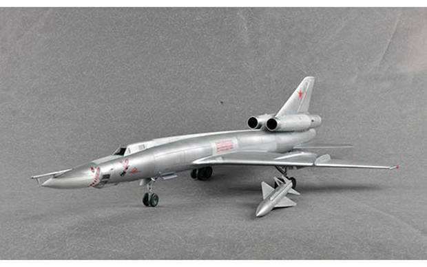 Soviet Tu-22, Blinder, Tactical Bomber - Trumpeter 01695 | kingshobby.com