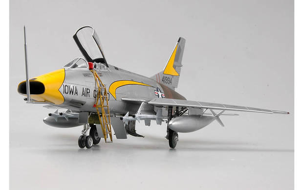 F-100C Super Sabre - Trumpeter 02838 | kingshobby.com