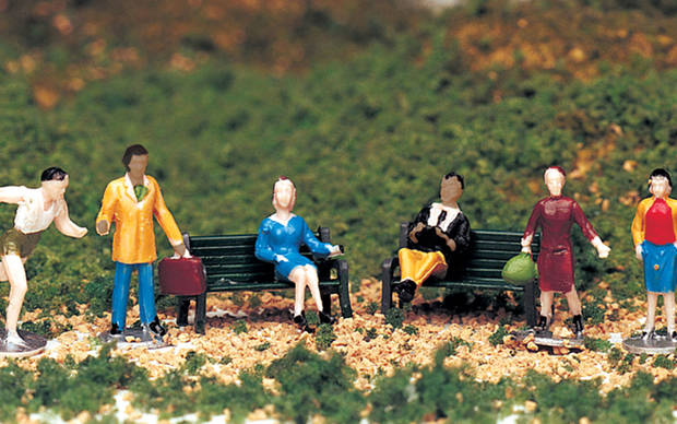People at Leisure - HO Scale - Bachmann Trains 42339 | kingshobby.com