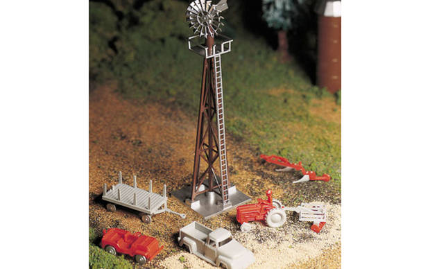 Windmill with Farm Machinery - Bachmann Trains 45603 | kingshobby.com